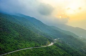 How to travel to Hai Van Pass from Da Nang - Da Nang Private Car