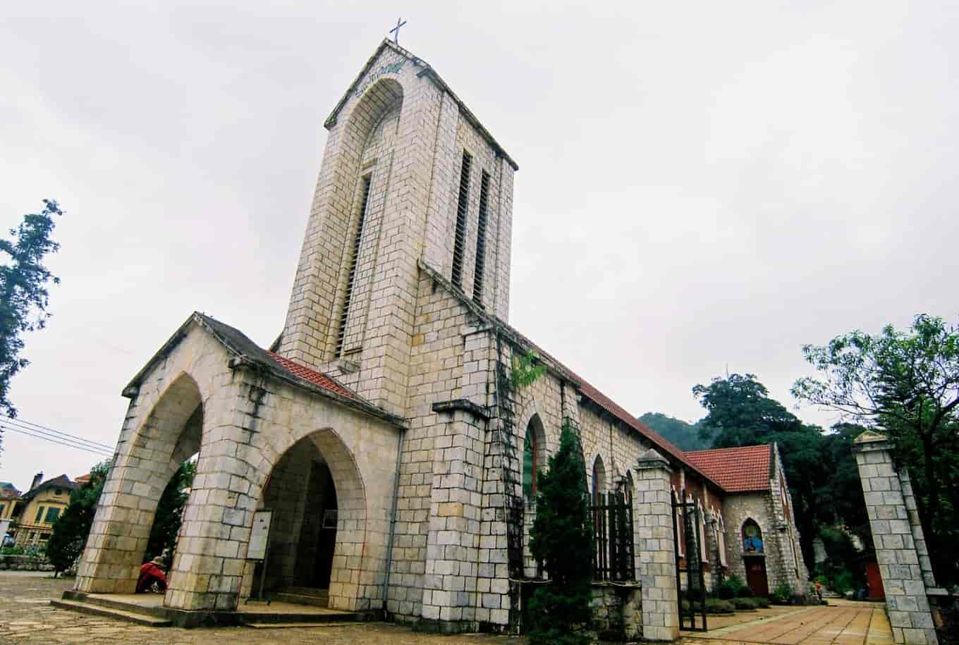 The Stone Church of Sapa - The Symbol of the Misty Town of Sa Pa - Da ...