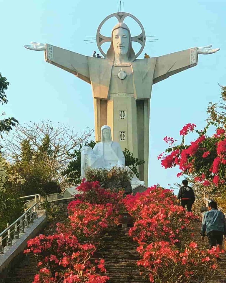 Jesus Christ Statue Vung Tau - The Largest Statue of Jesus in Asia - Da ...
