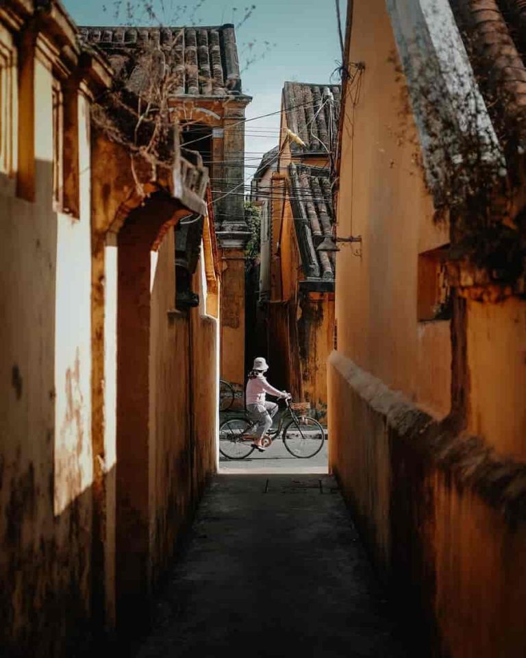 The yellow alleyways of Hoi An - an ideal destination for photography ...